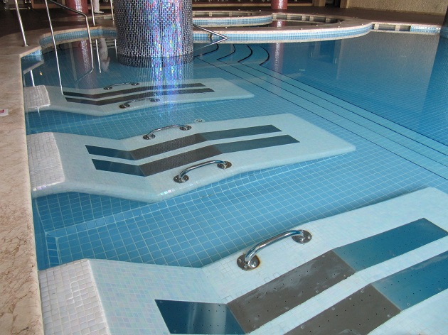 Vodene Atrakcije Oprema za Bazene u Crnoj Gori: Vodena zavjesa, Vodeni ...